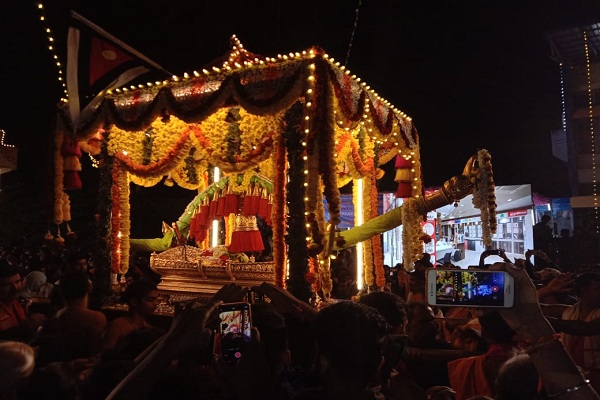 Adamaru Paryaya Meravanige Pattada Devaru 18 JAN 20 - ವಿಜಯವಾಣಿ