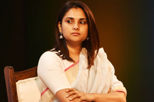 ಅಭಿಮಾನಿಗಳ ಅತಿರೇಕ: ಎಲ್ಲ ಫ್ಯಾನ್ಸ್ ಗೆ ನಟಿ ರಮ್ಯಾ ಕಿವಿಮಾತು, ನಟರಿಗೆ ಸಲಹೆ; ಕೆಲ ...