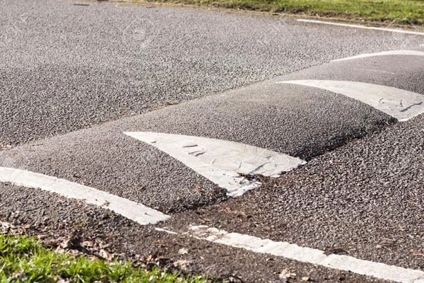 ರಸ್ತೆ ಉಬ್ಬಿನಿಂದ ಪತ್ತೆಯಾದ ಕೊಲೆ