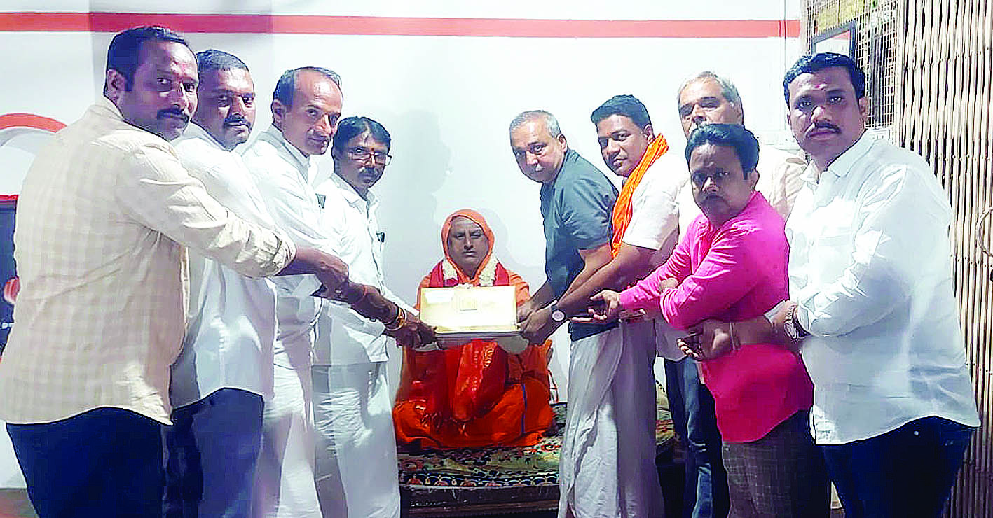 ವಿಶ್ವ ಹಿಂದು ಪರಿಷತ್ತಿನಿಂದ ಮಂತ್ರಾಕ್ಷತೆ ವಿತರಣೆ