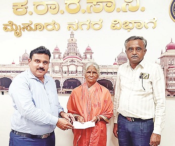 Death after falling from bus; relief - ವಿಜಯವಾಣಿ